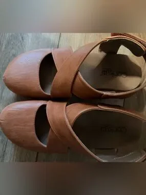Corkys | Shoes | Corkys Womens Tan Brown Crossover Strap Sandals | Poshmark